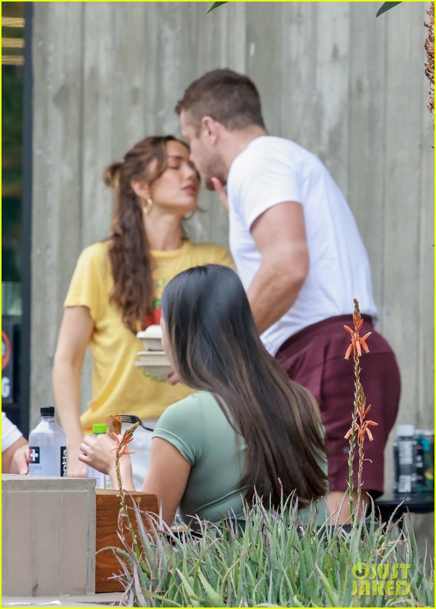 Dan Reynolds & Minka Kelly Step Out for a Casual Sunday Lunch Date ...