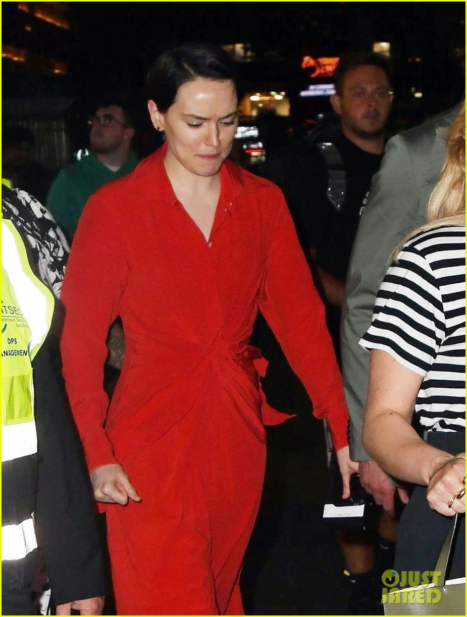Daisy Ridley Makes Rare Appearance with Husband Tom Bateman, Supports ...