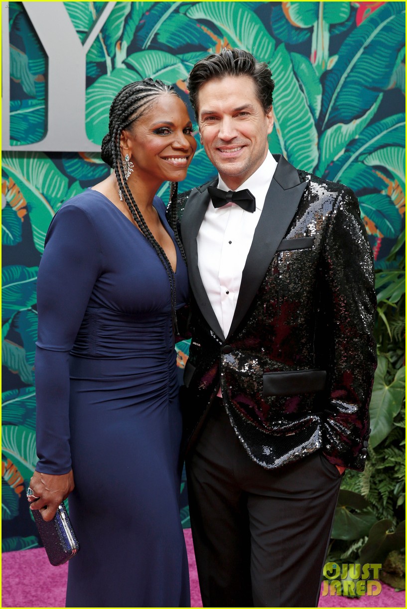 A Beautiful Noise's Will Swenson Leads Broadway in a 'Sweet Caroline ...