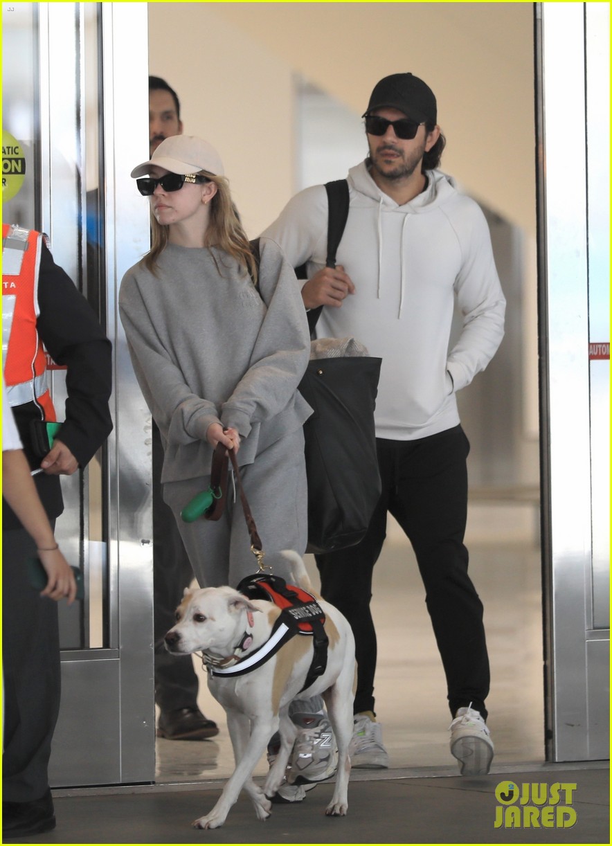 Sydney Sweeney & Fiancé Jonathan Davino Return Home to L.A. After Busy ...
