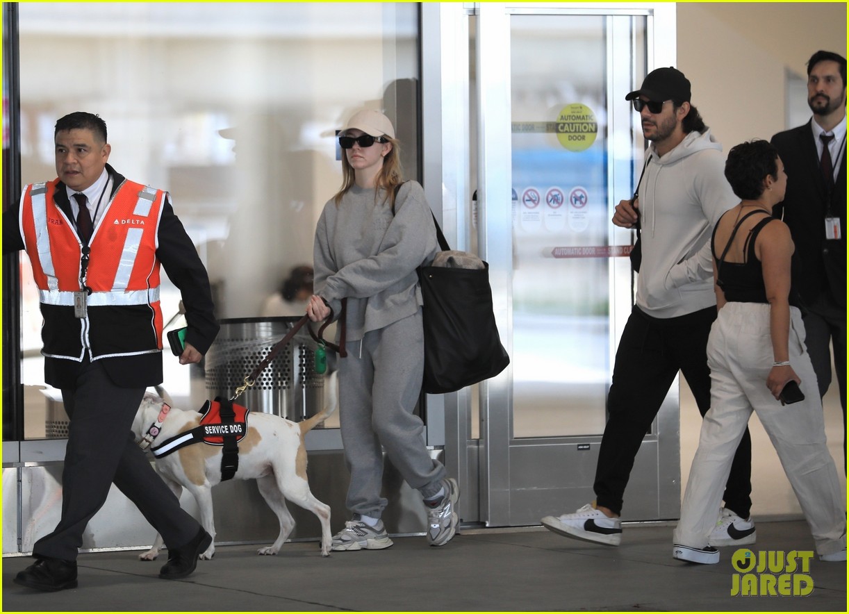 Sydney Sweeney & Fiancé Jonathan Davino Return Home to L.A. After Busy ...