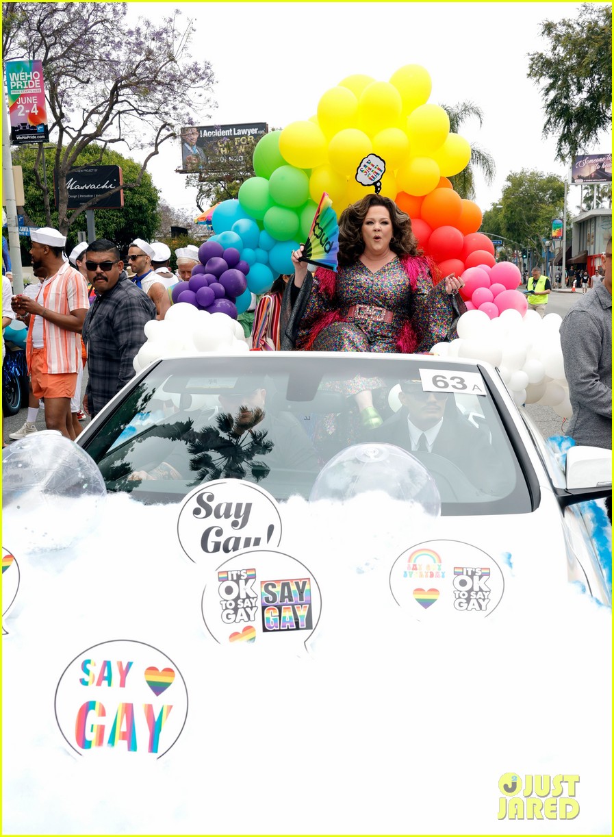 Melissa McCarthy & Niecy Nash-Betts are WeHo Pride Parade Icons with ...