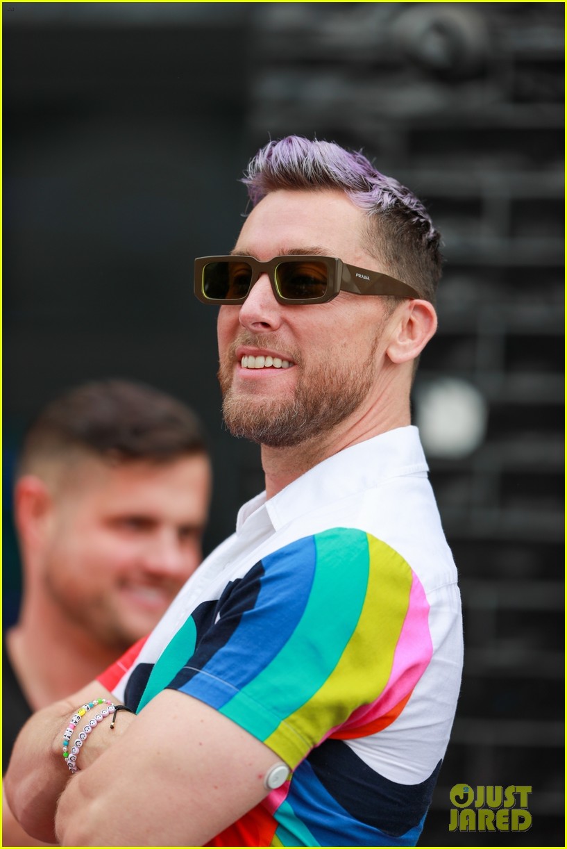 Melissa McCarthy & Niecy Nash-Betts are WeHo Pride Parade Icons with ...