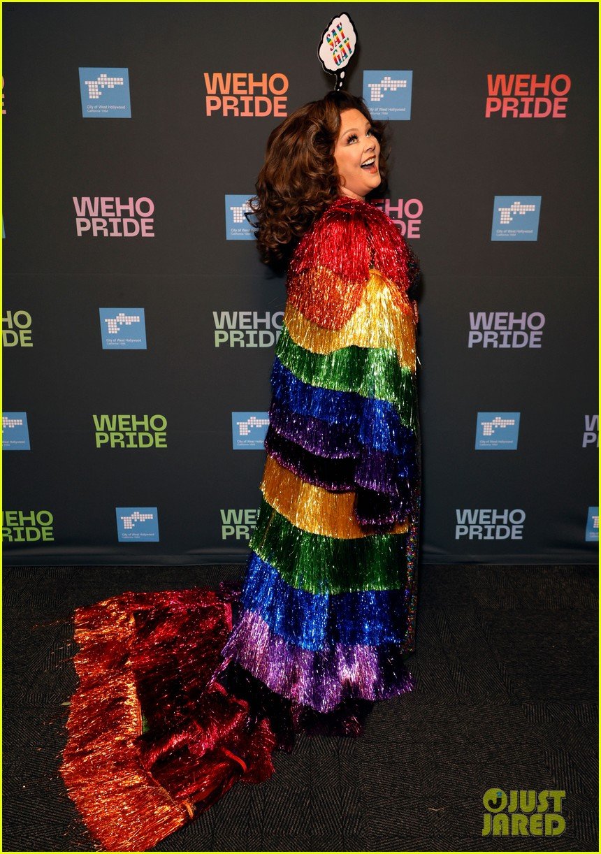 Melissa McCarthy & Niecy Nash-Betts are WeHo Pride Parade Icons with ...