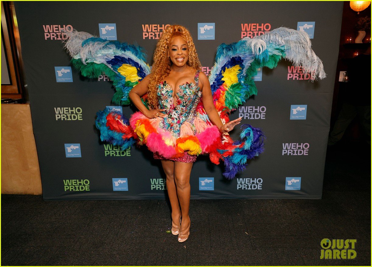 Melissa McCarthy & Niecy Nash-Betts are WeHo Pride Parade Icons with ...