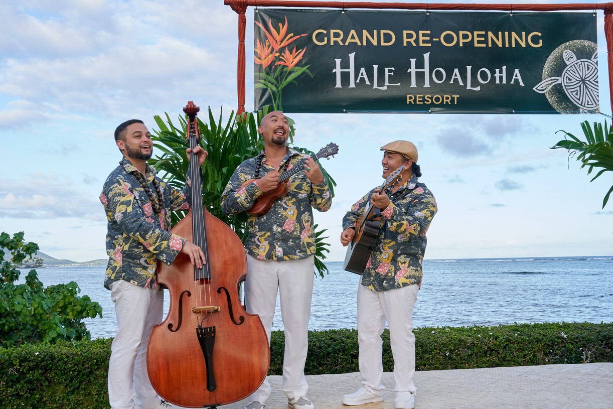 Taylor Cole & Kanoa Goo Kick Off Hallmark Channel's Summer Nights ...