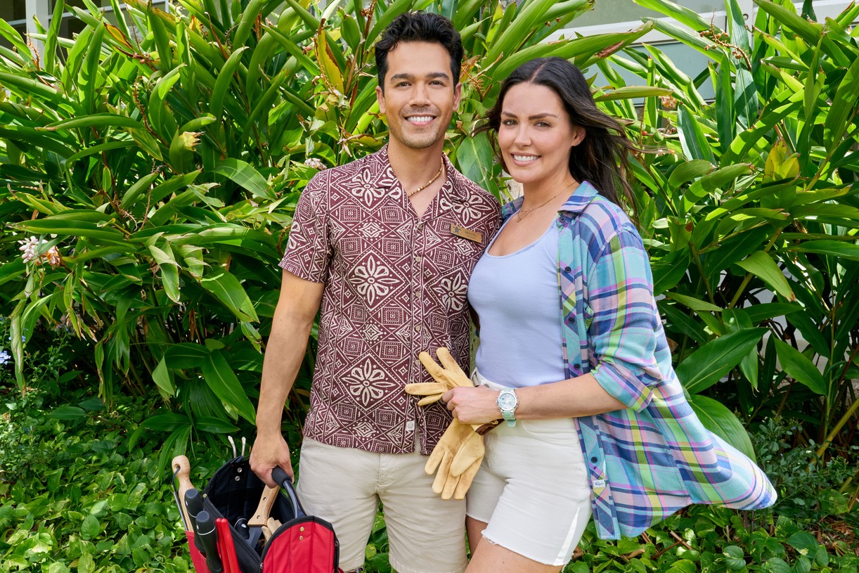 Taylor Cole & Kanoa Goo Kick Off Hallmark Channel's Summer Nights Programming With 'Aloha Heart ...