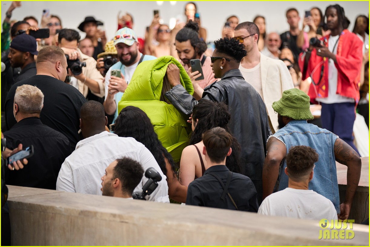 Cardi B Gets Carried Away By A Bodyguard After Attending Her Latest ...