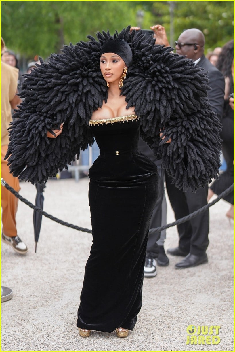 Cardi B Takes Over Schiaparelli's Red Carpet For Iconic Fashion Show ...