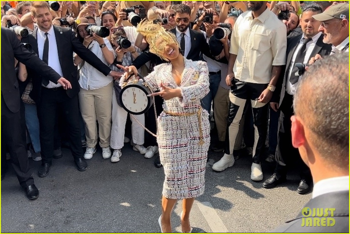 Cardi B Takes Over Schiaparelli's Red Carpet For Iconic Fashion Show ...