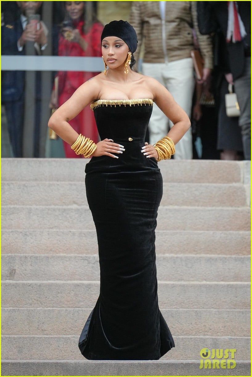 Cardi B Takes Over Schiaparelli's Red Carpet For Iconic Fashion Show ...