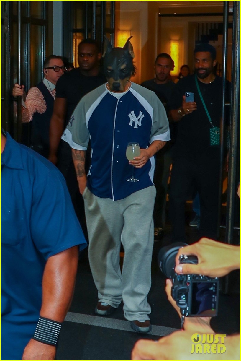 Drake Wears a Rottweiler Mask While Arriving to Concert in New York ...