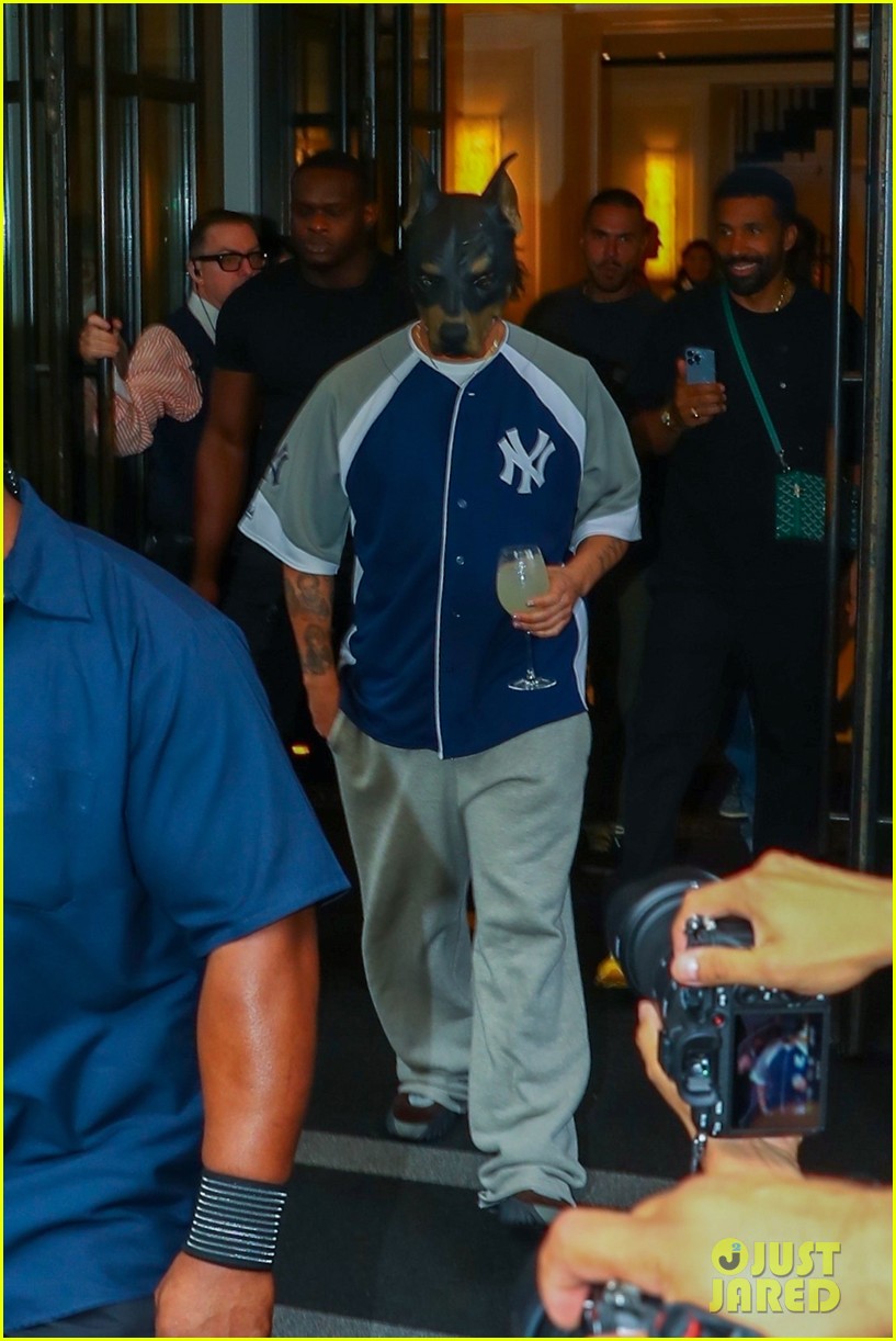 Drake Wears a Rottweiler Mask While Arriving to Concert in New York ...