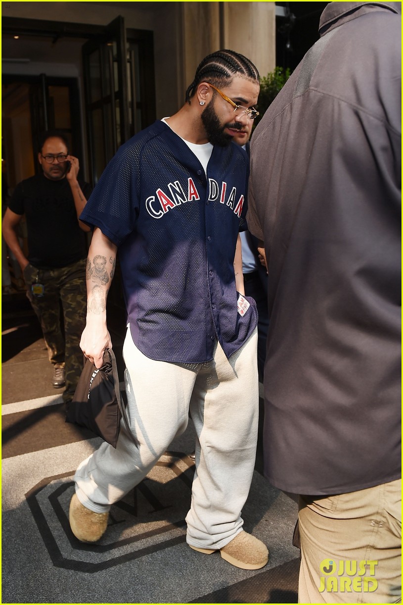 Drake Steps Out in NYC Ahead of His Performance at the Barclays Center ...