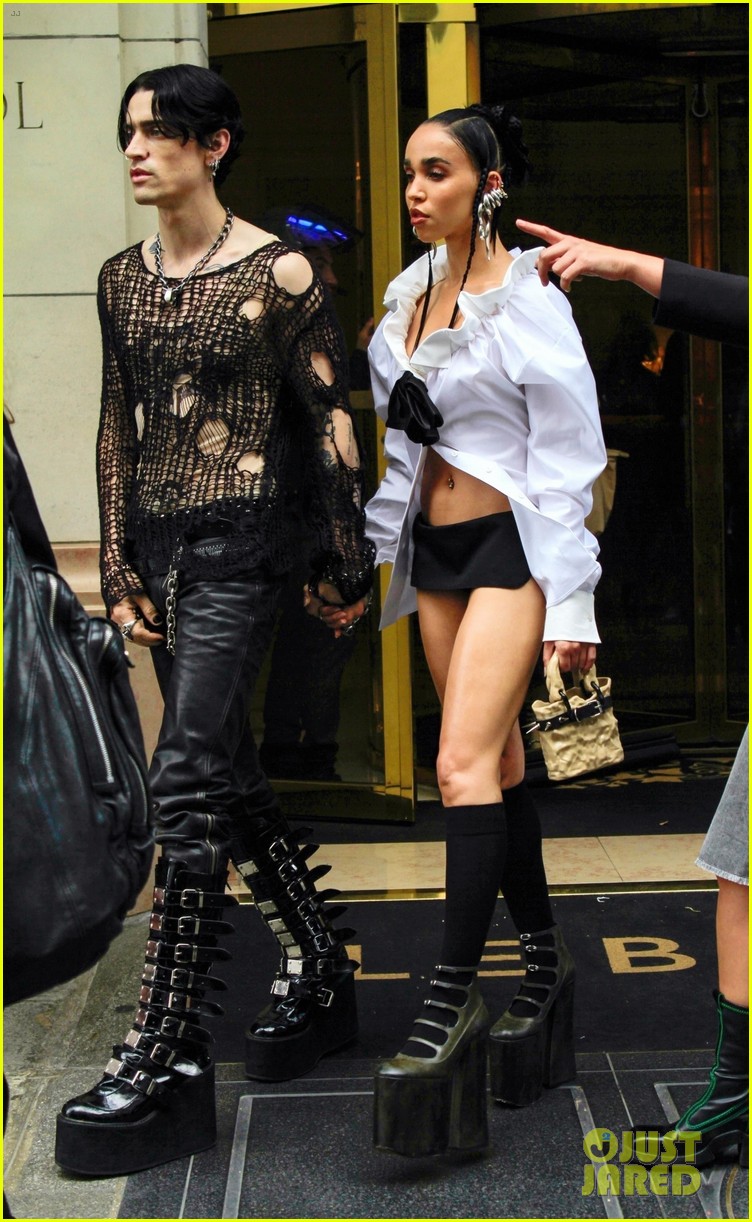 FKA twigs Makes Rare Public Appearance with Boyfriend Jordan Hemingway ...