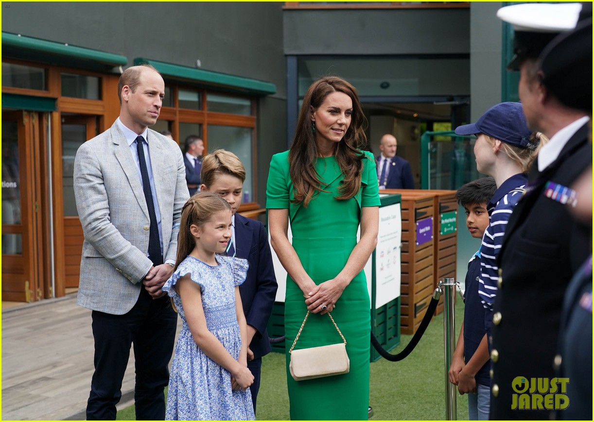 Prince William & Princess Catherine Bring Prince George & Princess ...