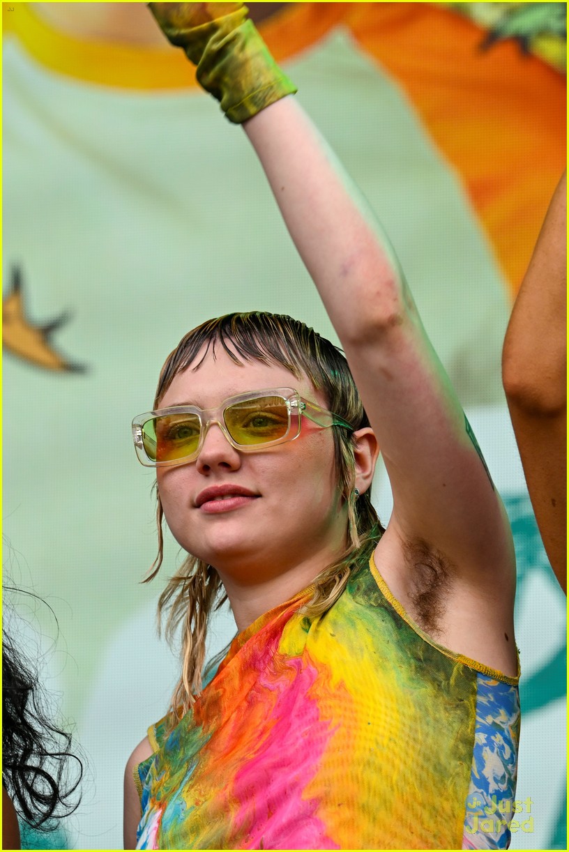 'Heartstopper' Cast Debuts Season Two Teaser at London Pride - Watch ...