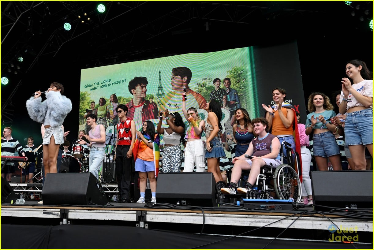 'Heartstopper' Cast Debuts Season Two Teaser at London Pride - Watch ...