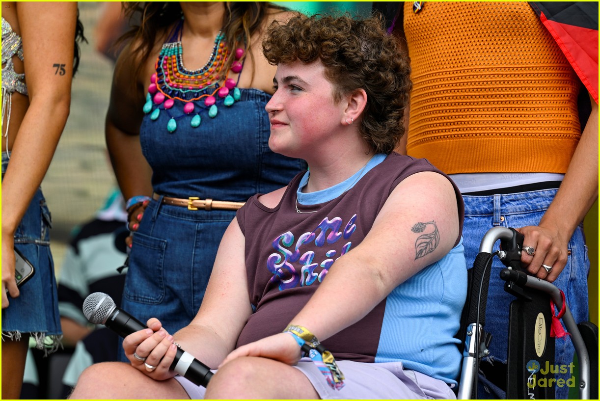 'Heartstopper' Cast Debuts Season Two Teaser at London Pride - Watch ...