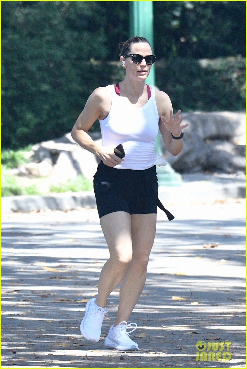 Jennifer Garner Heads Out for a Run Following Report She's Reprising ...