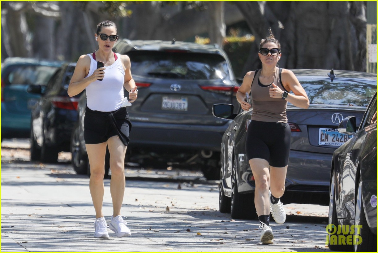 Jennifer Garner Heads Out for a Run Following Report She's Reprising ...