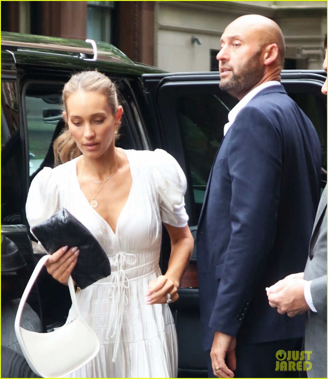 Derek Jeter & Wife Hannah Make Rare Appearance in NYC After Secretly ...
