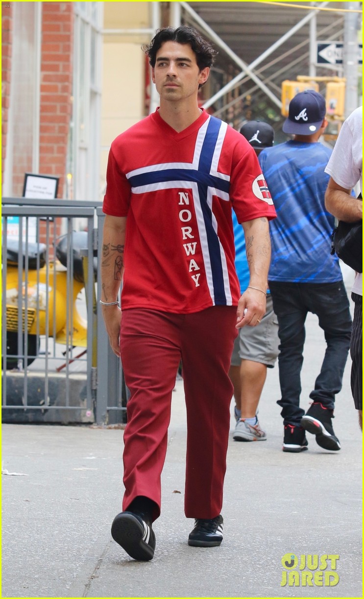 Joe Jonas Flashes a Peace Sign, Reps Norway Soccer Jersey Ahead of FIFA ...