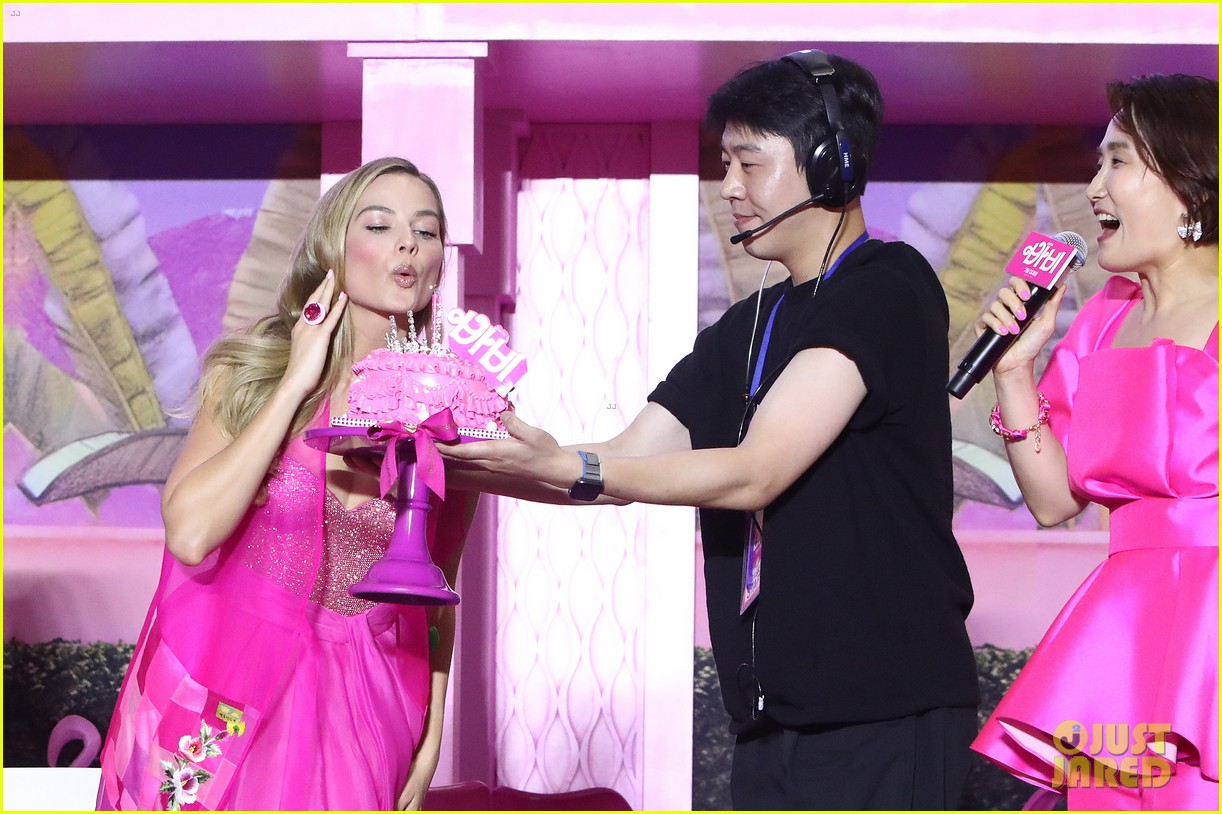 Margot Robbie Celebrates Her Birthday With A Barbie Cake at 'Barbie ...