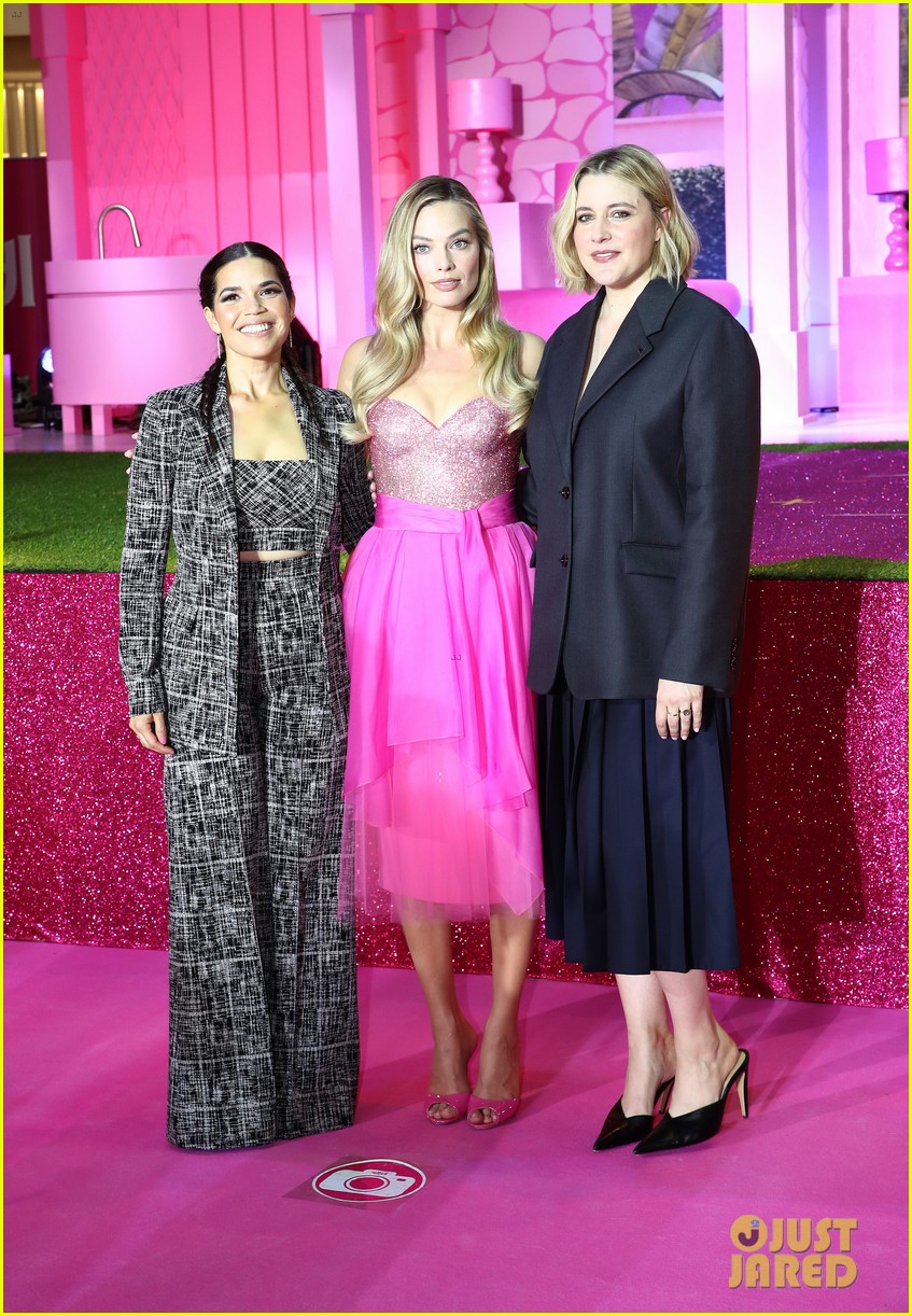 Margot Robbie Celebrates Her Birthday With A Barbie Cake at 'Barbie ...