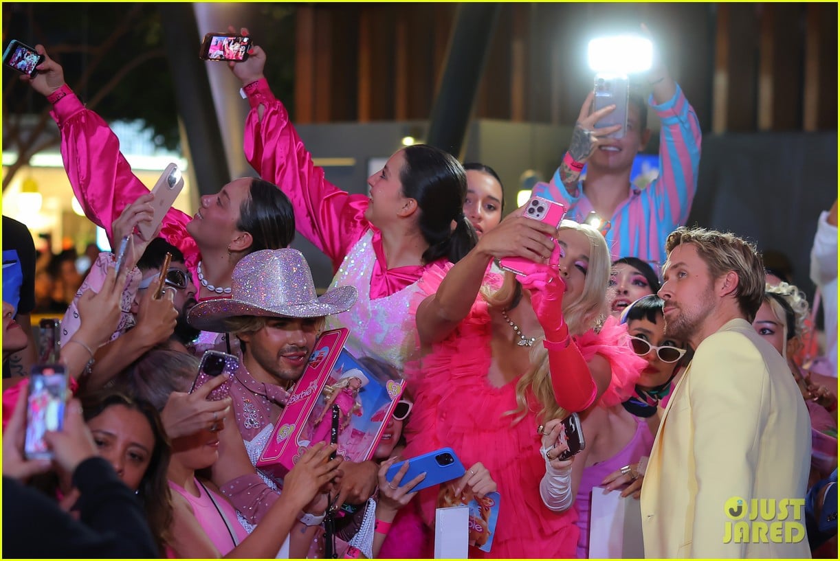 Margot Robbie Channels Earring Magic Barbie For Press Stop in Mexico ...