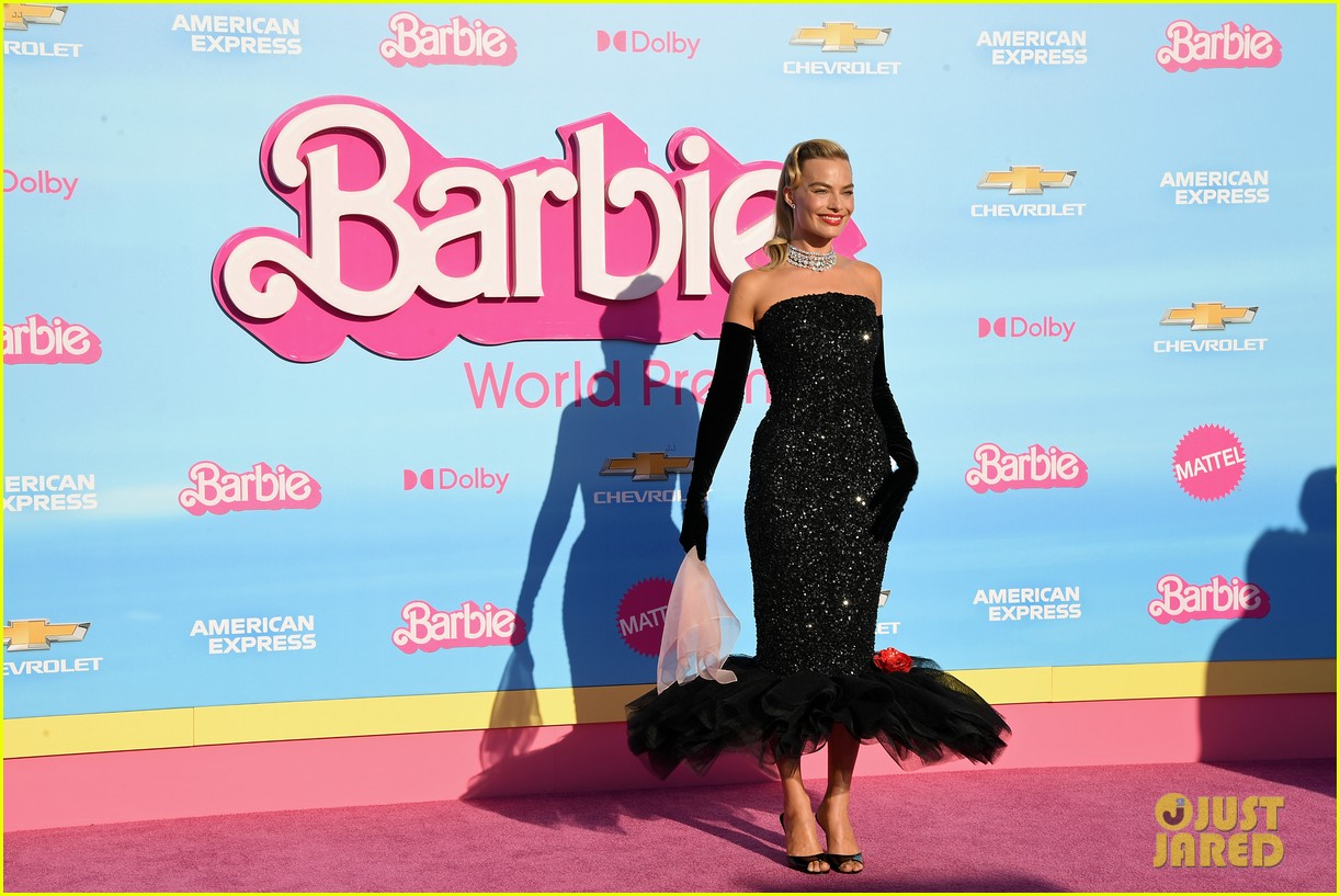 Margot Robbie Channels Solo In The Spotlight Barbie at 'Barbie' Premiere In LA: Photo 4953424 ...
