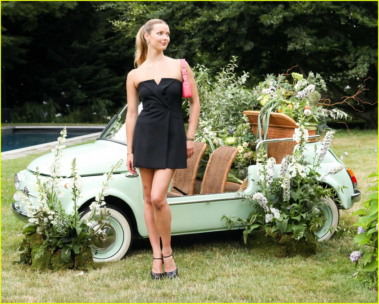 Gwyneth Paltrow's Daughter Apple Martin Makes Rare Public Appearance at ...