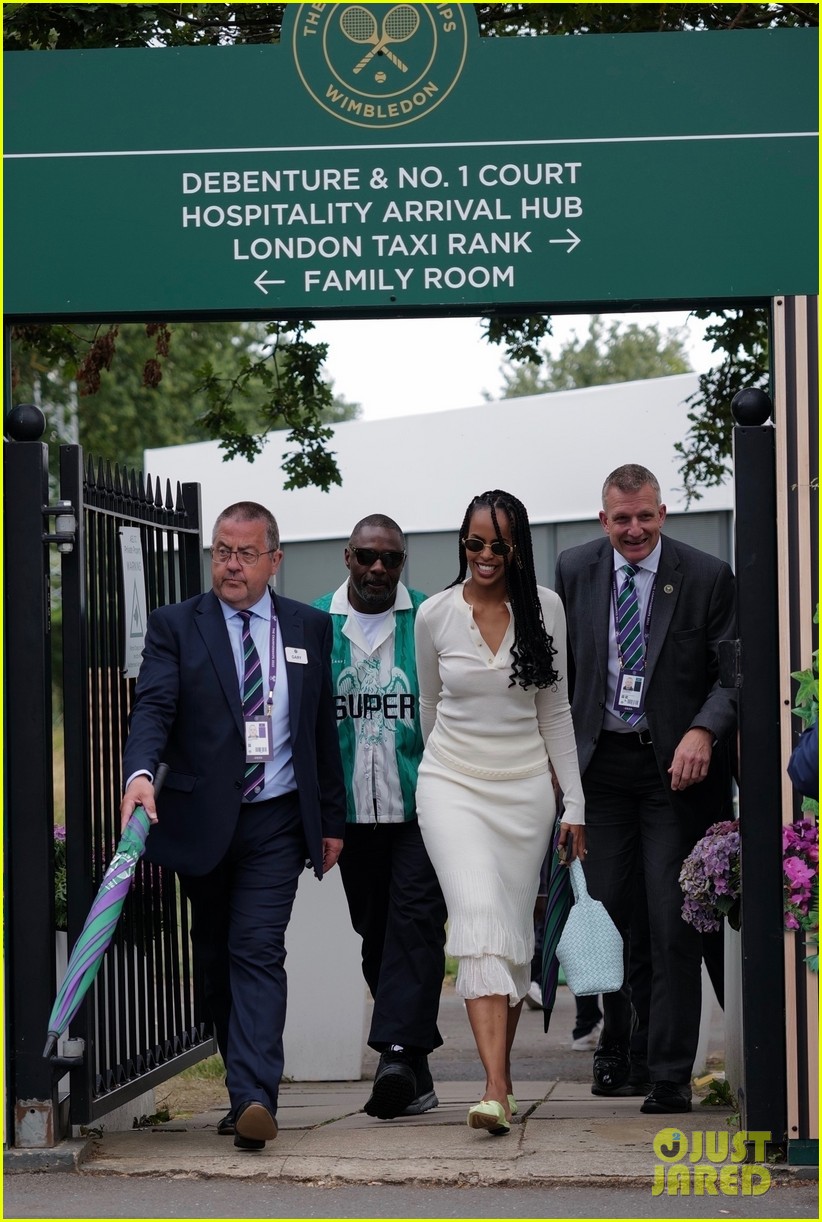 Brad Pitt Along with Daniel Craig, Rachel Weisz, & More Stars Attend ...