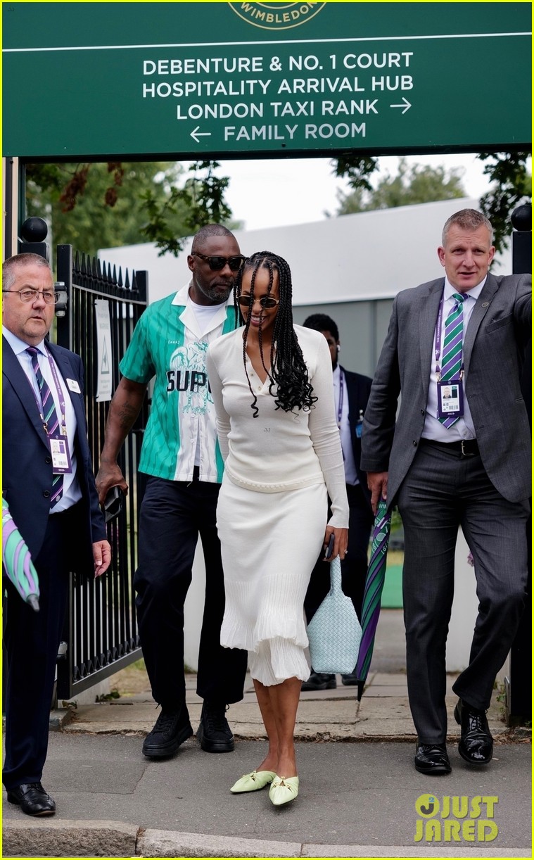 Brad Pitt Along with Daniel Craig, Rachel Weisz, & More Stars Attend ...