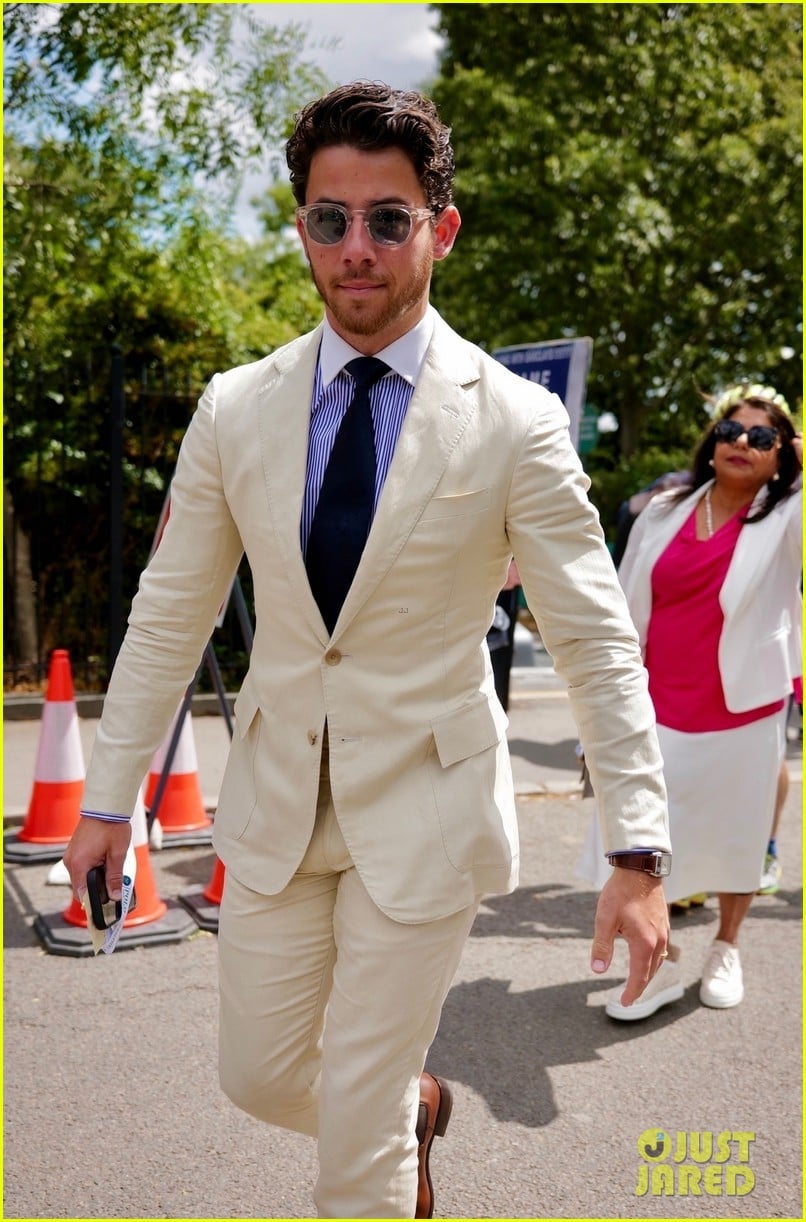 Brad Pitt Along with Daniel Craig, Rachel Weisz, & More Stars Attend ...