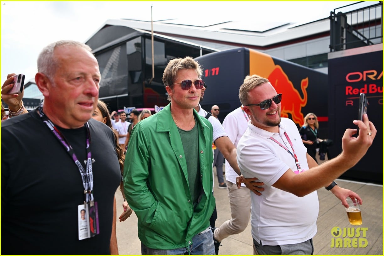 The Exact Green Jacket Brad Pitt Wore to F1 Grand Prix Is 68% Off Right ...