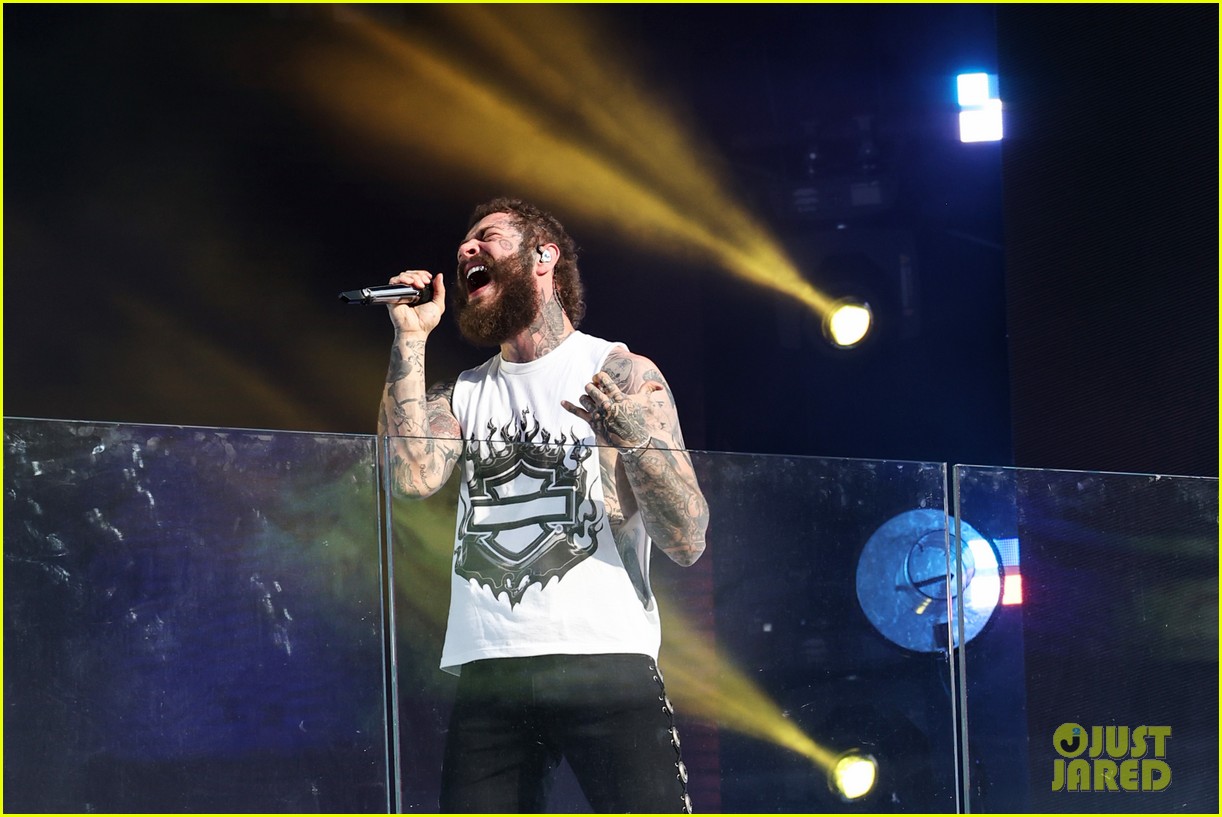 Post Malone Surprises Fans with Performance in Times Square!: Photo ...