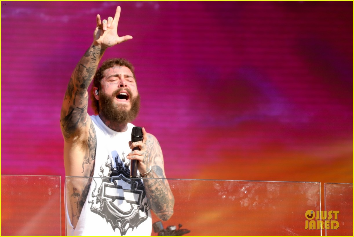 Post Malone Surprises Fans with Performance in Times Square!: Photo ...