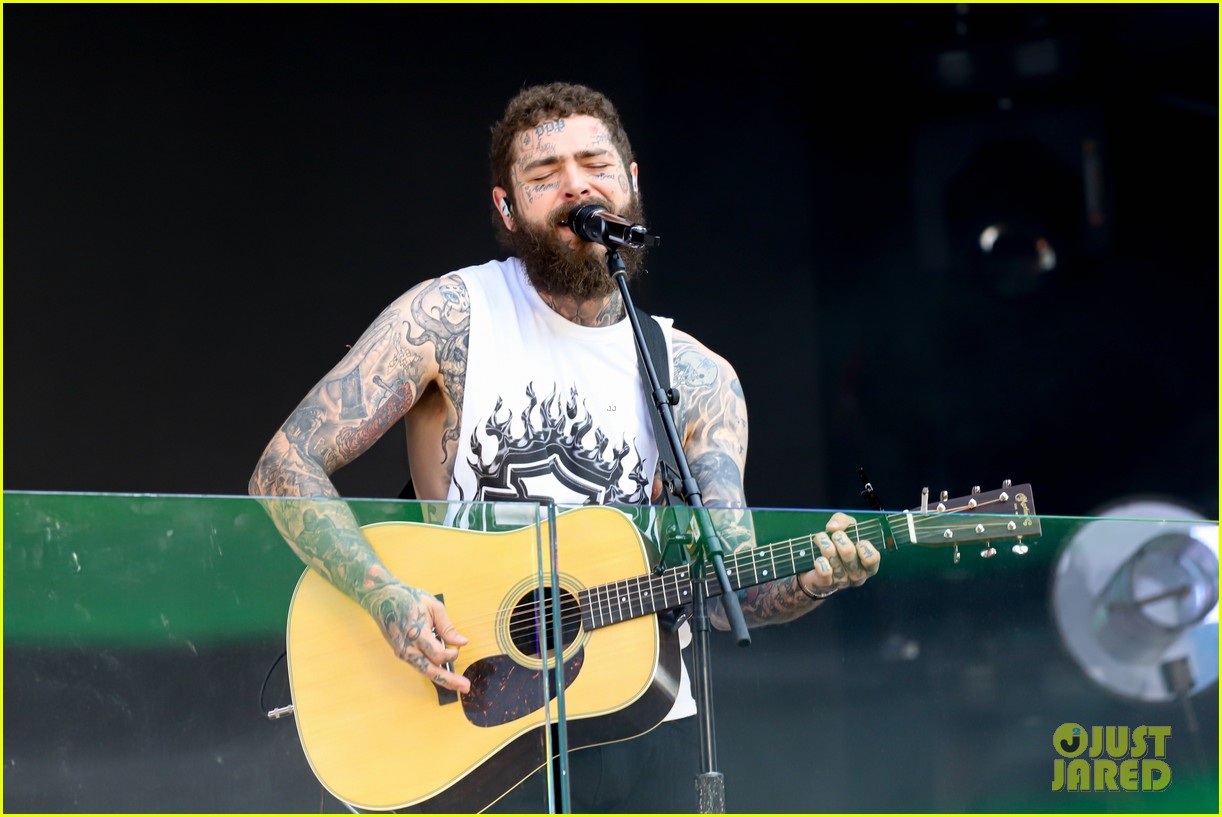 Post Malone Surprises Fans with Performance in Times Square!: Photo ...
