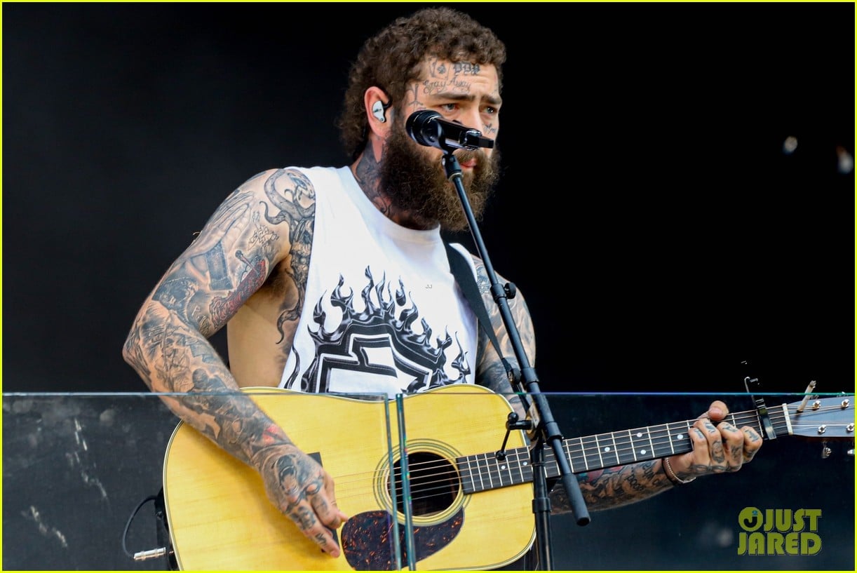 Post Malone Surprises Fans with Performance in Times Square!: Photo ...