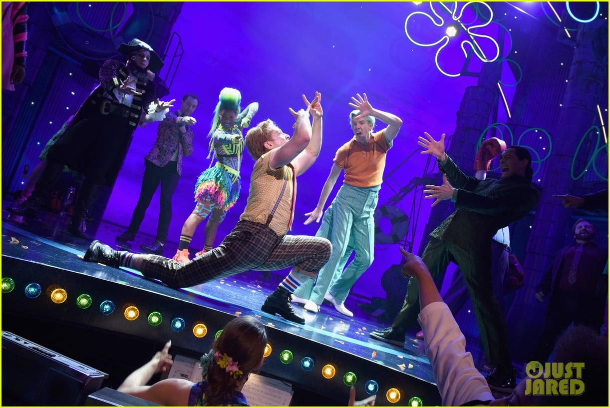 Ariana Grande Dating Ethan Slater, Her 'Wicked' Co-Star & Former ...