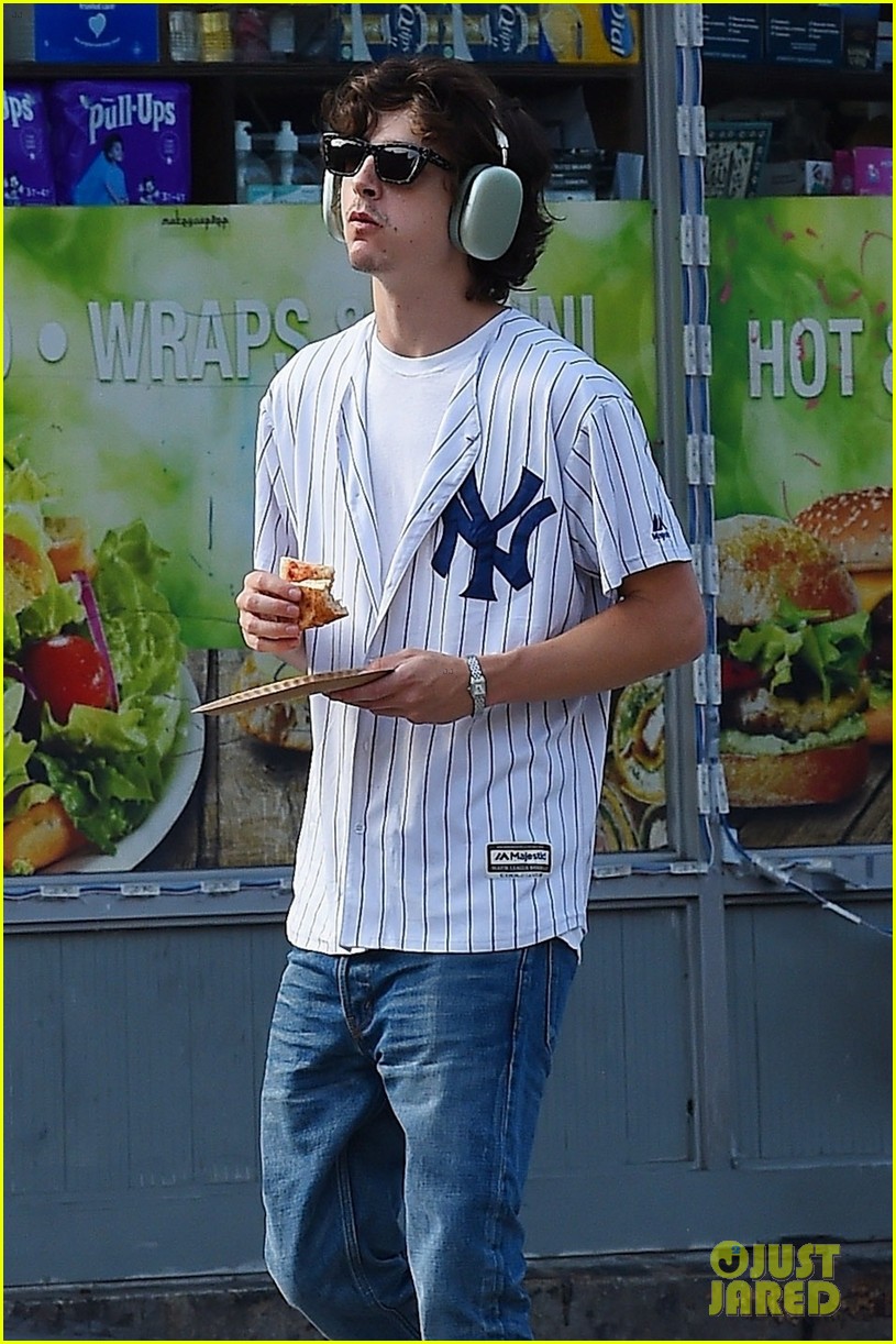 Timothee Chalamet Wears Yankees Jersey While Out Grabbing Slice of ...