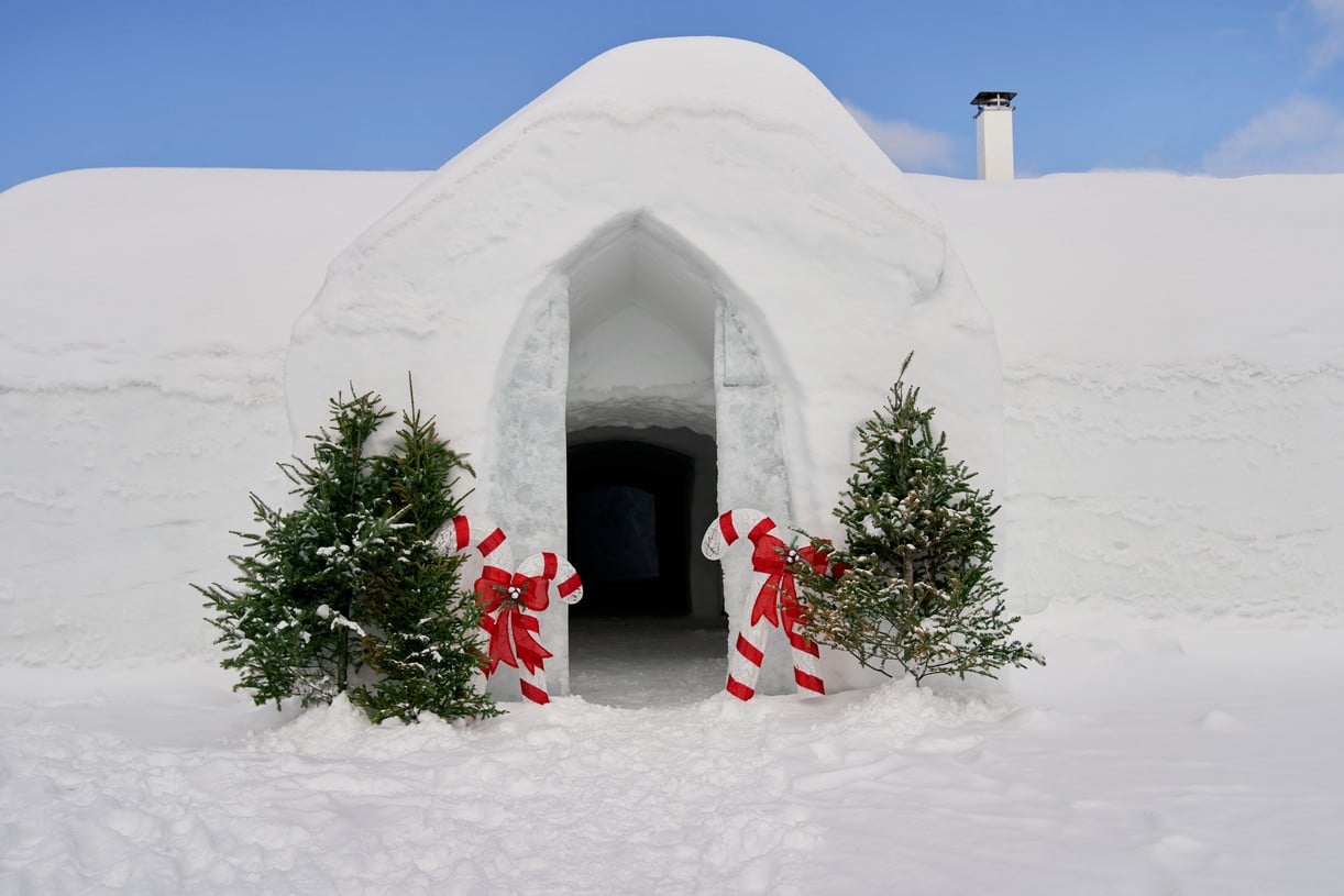 Katie Cassidy & Stephen Huszar Talk Finding Love Off Screen & The One ...