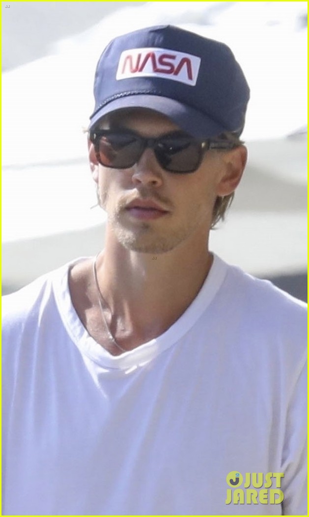 Austin Butler Picks Up Flowers During a Day Out in Malibu: Photo ...