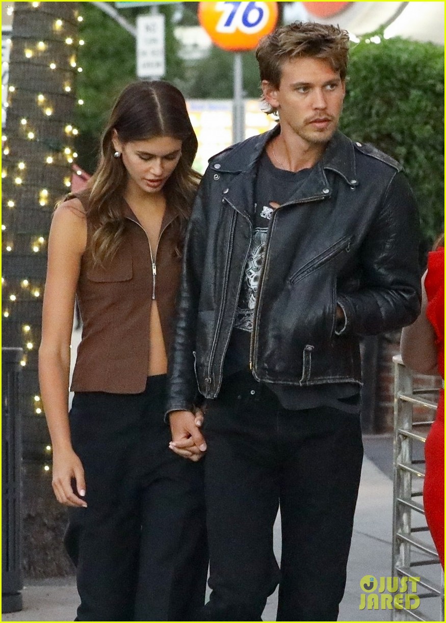 Austin Butler & Kaia Gerber Hold Hands, Look So In Love During Date ...
