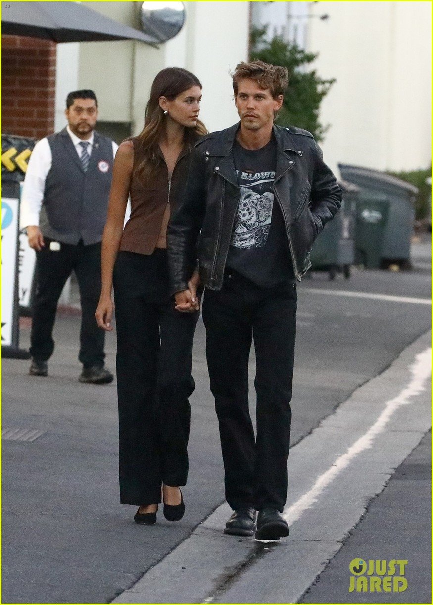 Austin Butler & Kaia Gerber Hold Hands, Look So In Love During Date ...