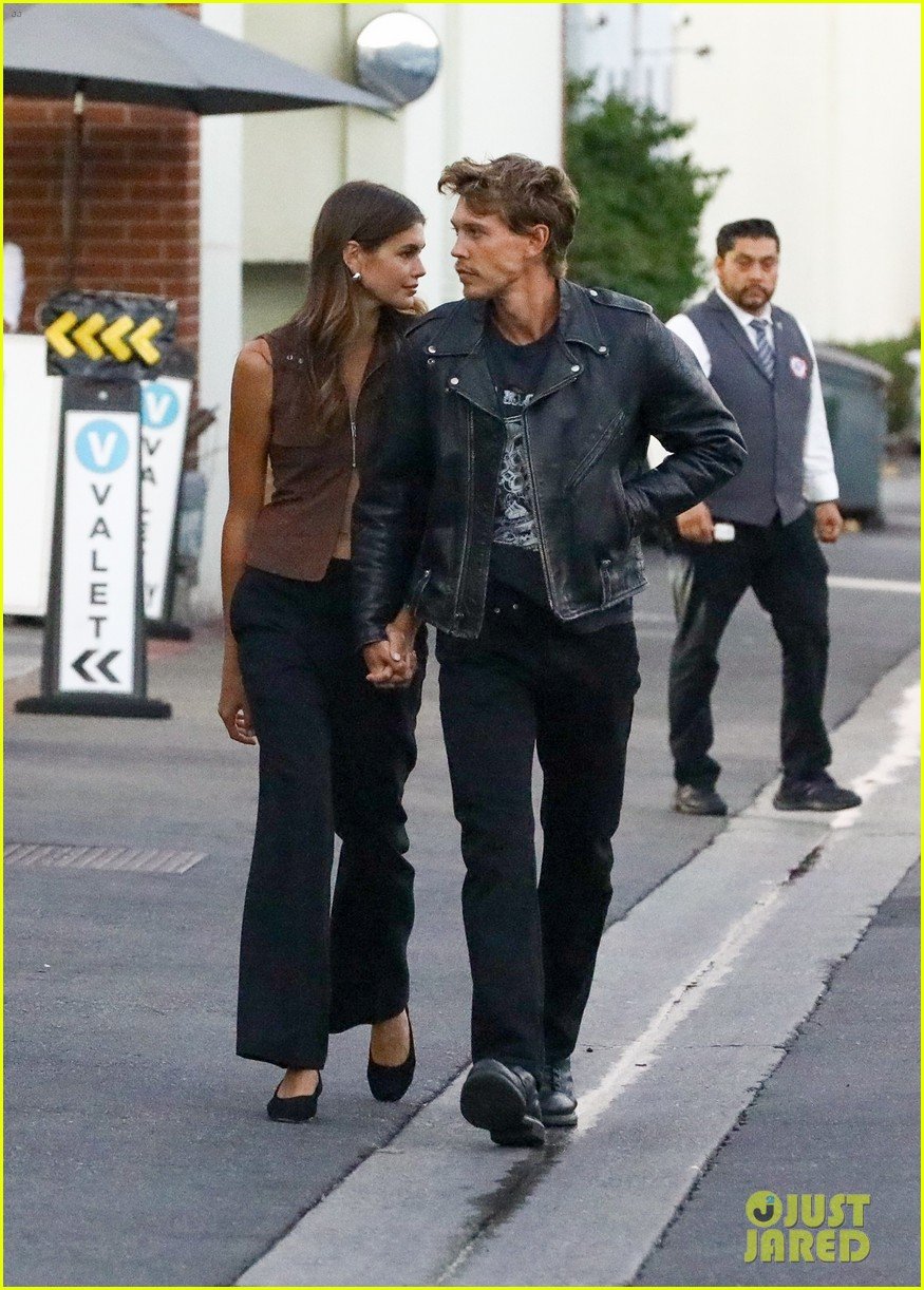 Austin Butler & Kaia Gerber Hold Hands, Look So In Love During Date ...