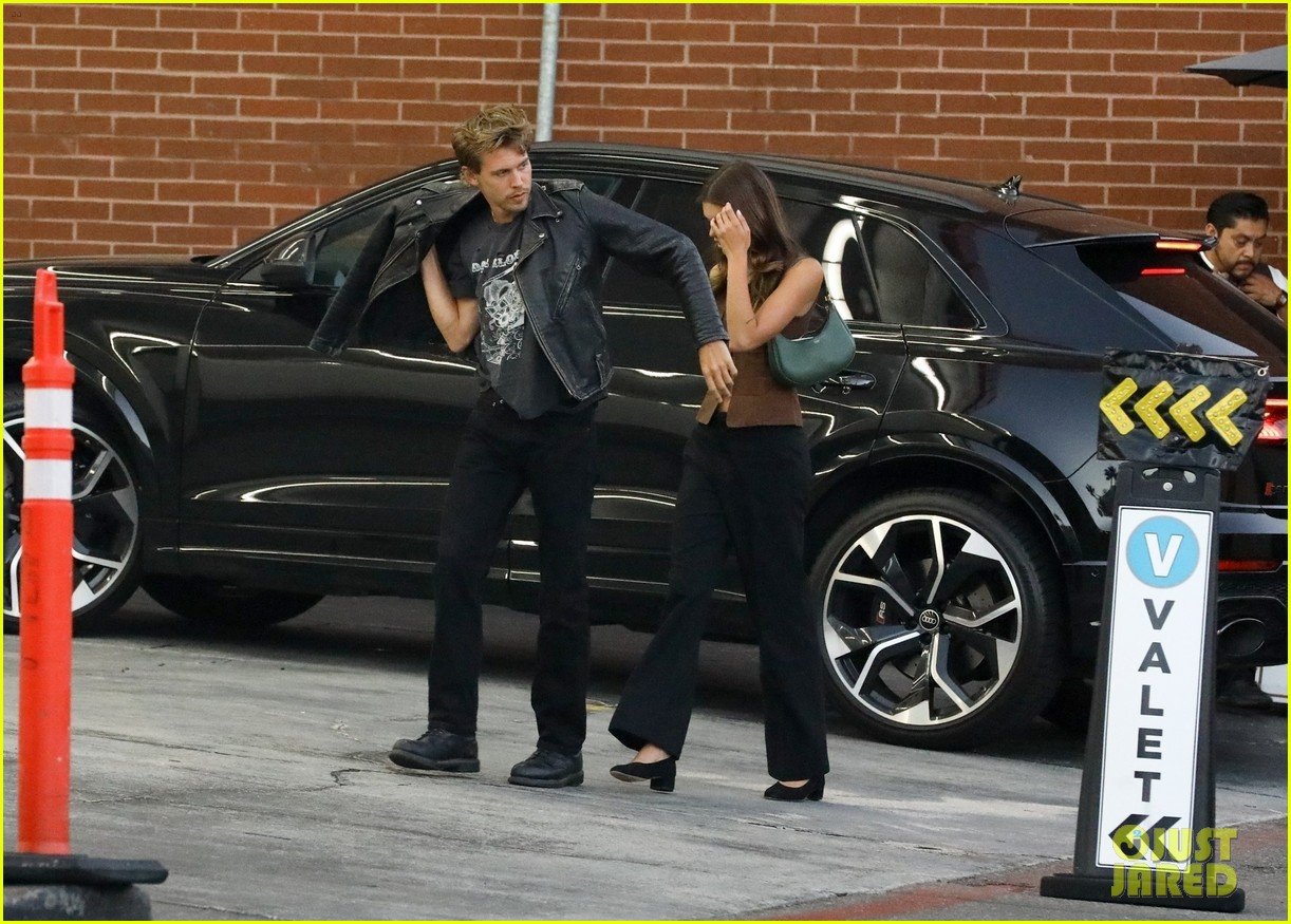 Austin Butler & Kaia Gerber Hold Hands, Look So In Love During Date ...