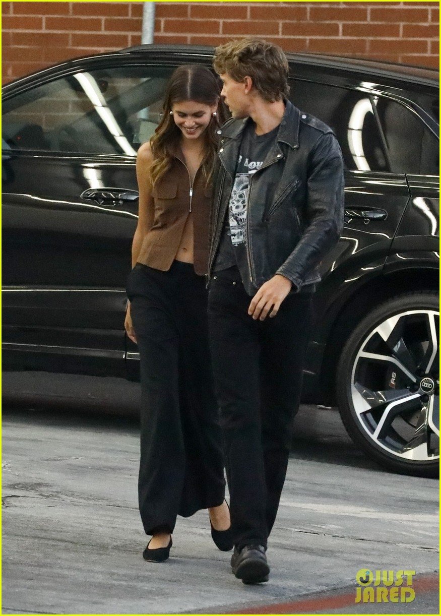 Austin Butler & Kaia Gerber Hold Hands, Look So In Love During Date ...