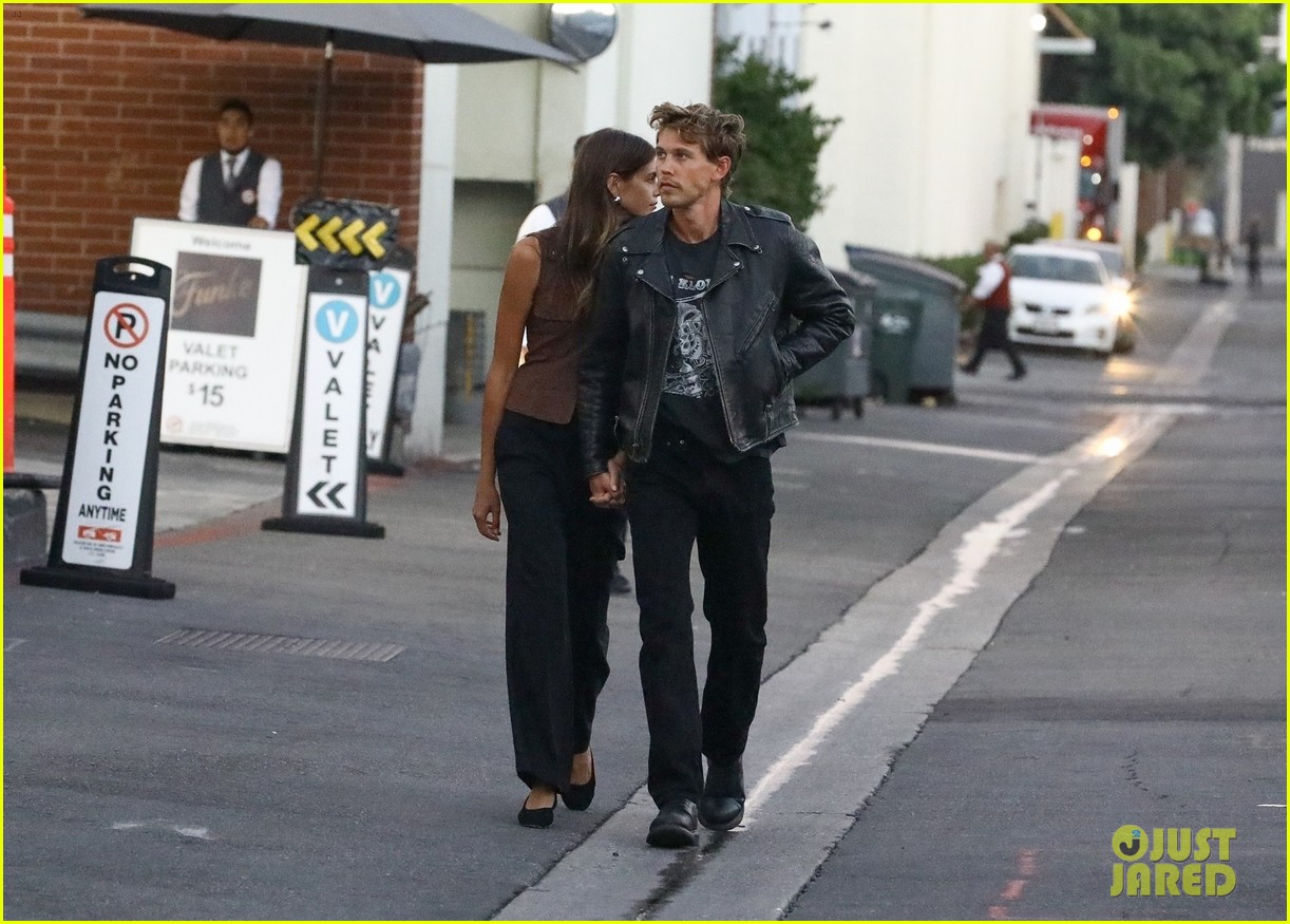 Austin Butler & Kaia Gerber Hold Hands, Look So In Love During Date ...